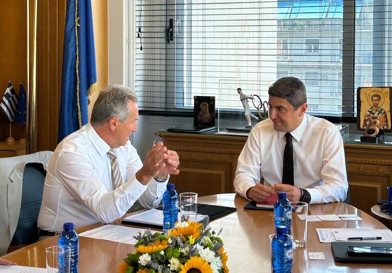 Ο ΥπΑΑΤ Αυγενάκης με τον ΣΕΒΤ - Dairy News